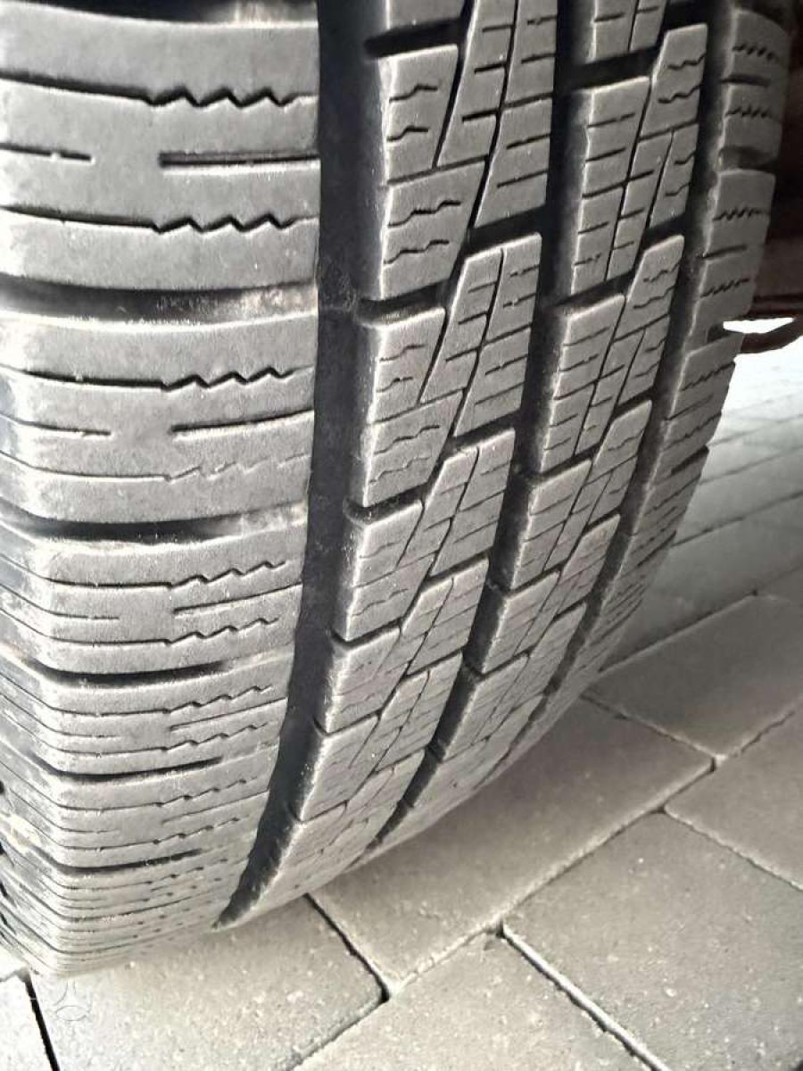 Dzeltens Volkswagen Caravelle 2001 Kauņa, ar dzinēja tilpumu 2.50 L un nobraukumu 430 tūkst. km par 2999 €, foto 9 vietnē AUTOMOTO.COM.LV