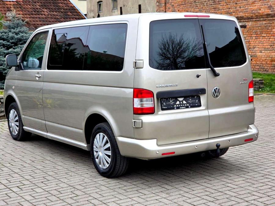 Yellow Volkswagen Caravelle 2008 in Kedainiai, with an engine capacity of 2.50 L and mileage of 298 thousand km for 8500 €, photo 6 on AUTOMOTO.COM.LV