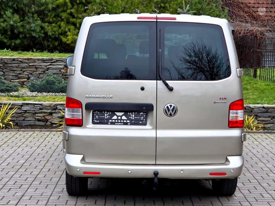 Yellow Volkswagen Caravelle 2008 in Kedainiai, with an engine capacity of 2.50 L and mileage of 298 thousand km for 8500 €, photo 8 on AUTOMOTO.COM.LV