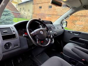 Yellow Volkswagen Caravelle 2008 in Kedainiai, with an engine capacity of 2.50 L and mileage of 298 thousand km for 8500 €, photo 27 on AUTOMOTO.COM.LV