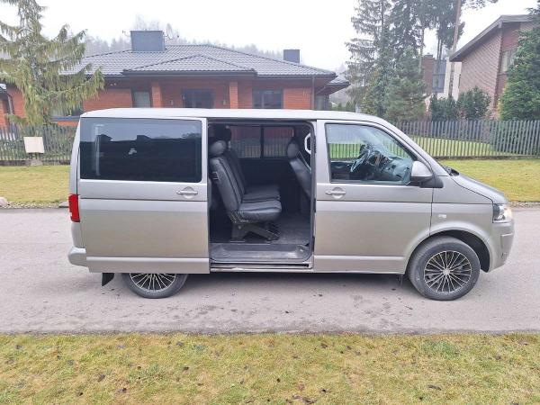 Yellow Volkswagen Caravelle 2011 in Vilnius, with an engine capacity of 1.98 L and mileage of 240 thousand km for 11500 €, photo 4 on AUTOMOTO.COM.LV