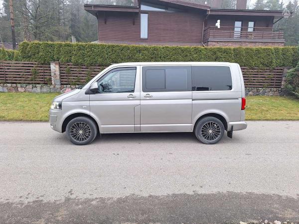 Yellow Volkswagen Caravelle 2011 in Vilnius, with an engine capacity of 1.98 L and mileage of 240 thousand km for 11500 €, photo 10 on AUTOMOTO.COM.LV