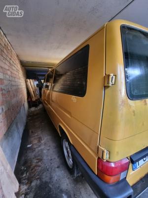 Yellow Volkswagen Caravelle 1995 in Siauliai, with an engine capacity of 2.40 L and mileage of 435 thousand km for 2150 €, photo 7 on AUTOMOTO.COM.LV