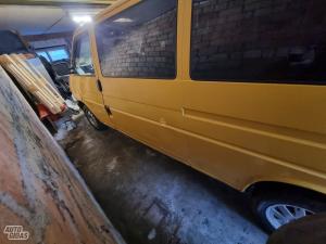 Yellow Volkswagen Caravelle 1995 in Siauliai, with an engine capacity of 2.40 L and mileage of 435 thousand km for 2150 €, photo 9 on AUTOMOTO.COM.LV