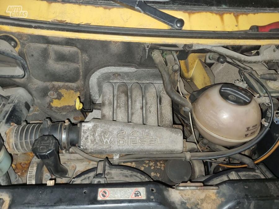 Yellow Volkswagen Caravelle 1995 in Siauliai, with an engine capacity of 2.40 L and mileage of 435 thousand km for 2150 €, photo 17 on AUTOMOTO.COM.LV