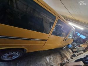 Yellow Volkswagen Caravelle 1995 in Siauliai, with an engine capacity of 2.40 L and mileage of 435 thousand km for 2150 €, photo 4 on AUTOMOTO.COM.LV