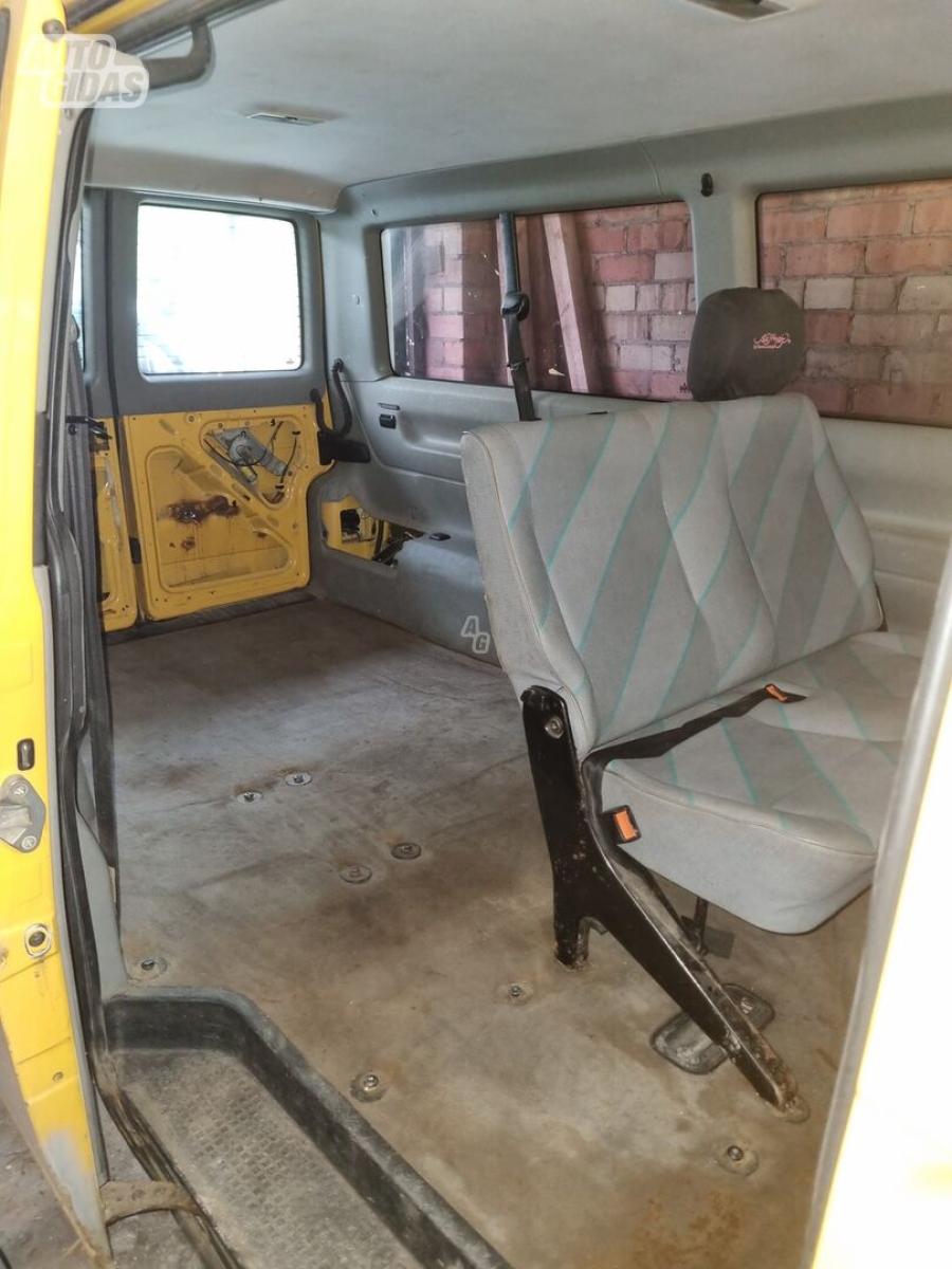 Yellow Volkswagen Caravelle 1995 in Siauliai, with an engine capacity of 2.40 L and mileage of 435 thousand km for 2150 €, photo 15 on AUTOMOTO.COM.LV