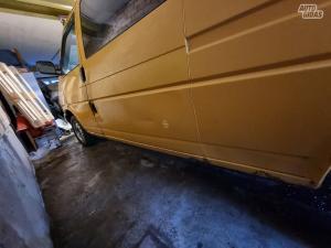 Yellow Volkswagen Caravelle 1995 in Siauliai, with an engine capacity of 2.40 L and mileage of 435 thousand km for 2100 €, photo 8 on AUTOMOTO.COM.LV