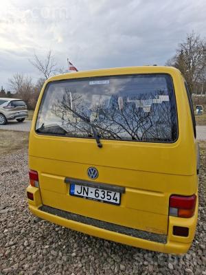 Yellow Volkswagen Caravelle 1999 in Dobele, with an engine capacity of 2.00 L and mileage of 57 thousand km for 3600 €, photo 5 on AUTOMOTO.COM.LV