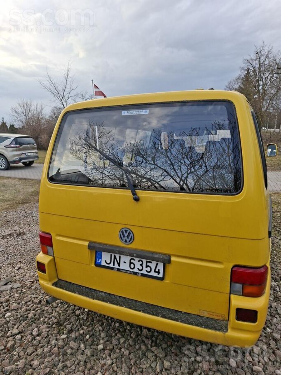 Yellow Volkswagen Caravelle 1999 in Dobele, with an engine capacity of 2.00 L and mileage of 57 thousand km for 3600 €, photo 5 on AUTOMOTO.COM.LV