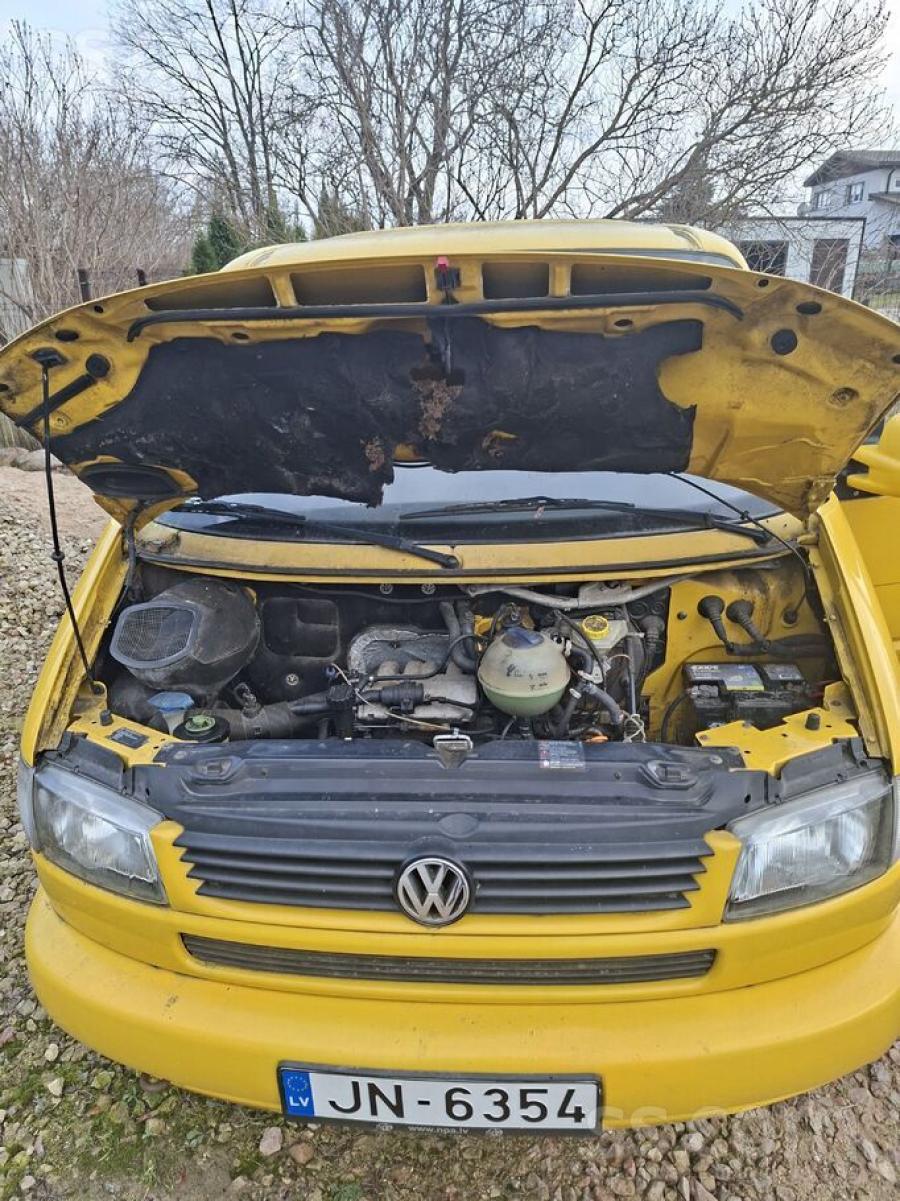 Yellow Volkswagen Caravelle 1999 in Dobele, with an engine capacity of 2.00 L and mileage of 57 thousand km for 3600 €, photo 8 on AUTOMOTO.COM.LV