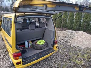 Yellow Volkswagen Caravelle 1999 in Dobele, with an engine capacity of 2.00 L and mileage of 57 thousand km for 3600 €, photo 9 on AUTOMOTO.COM.LV