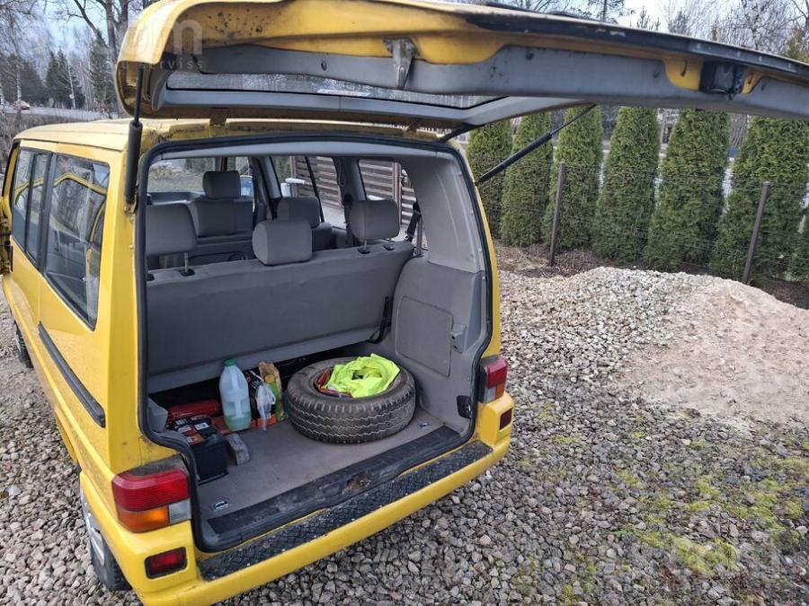 Yellow Volkswagen Caravelle 1999 in Dobele, with an engine capacity of 2.00 L and mileage of 57 thousand km for 3600 €, photo 9 on AUTOMOTO.COM.LV