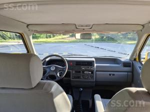 Dzeltens Volkswagen Caravelle 1999 Dobele, ar dzinēja tilpumu 2.00 L un nobraukumu 58 tūkst. km par 4000 €, foto 10 vietnē AUTOMOTO.COM.LV