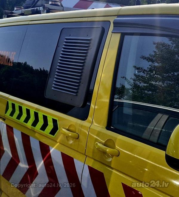 Yellow Volkswagen Caravelle 2022 in Tallinn, with an engine capacity of 2.00 L and mileage of 330 thousand km for 27000 €, photo 3 on AUTOMOTO.COM.LV
