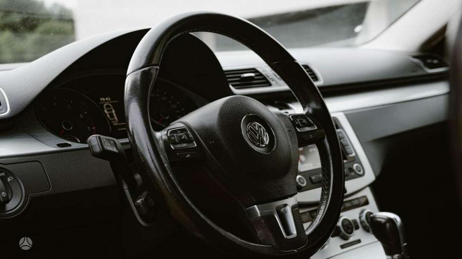 Black Volkswagen CC / Passat CC 2013 in Vilnius, with an engine capacity of 1.98 L and mileage of 219 thousand km for 7200 €, photo 8 on AUTOMOTO.COM.LV