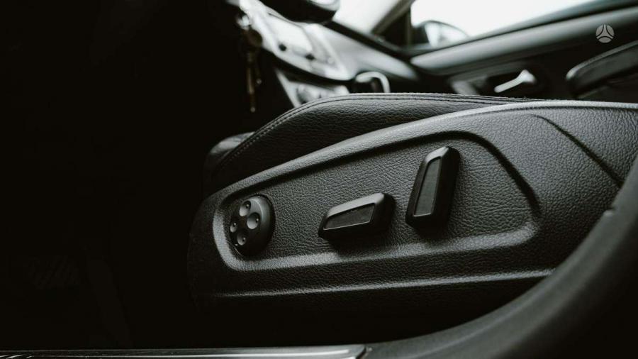 Black Volkswagen CC / Passat CC 2013 in Vilnius, with an engine capacity of 1.98 L and mileage of 219 thousand km for 7200 €, photo 10 on AUTOMOTO.COM.LV