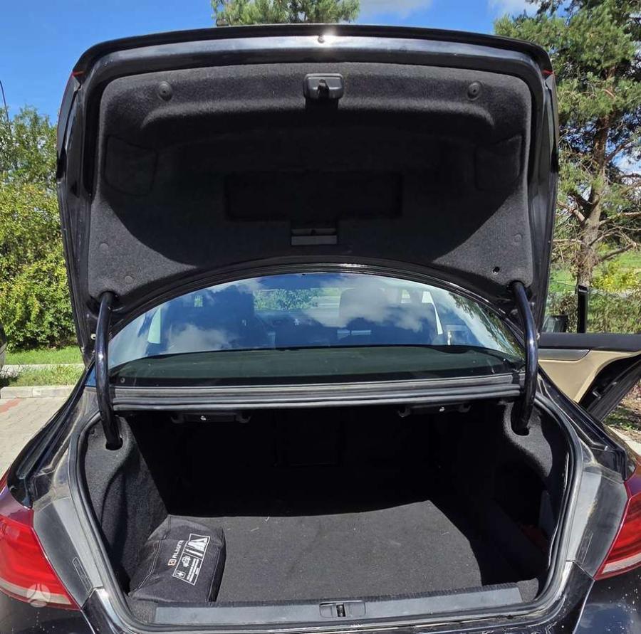 Black Volkswagen CC / Passat CC 2014 in Vilnius, with an engine capacity of 1.98 L and mileage of 195 thousand km for 5500 €, photo 6 on AUTOMOTO.COM.LV