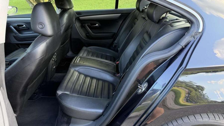 Black Volkswagen CC / Passat CC 2010 in Vilnius, with an engine capacity of 2.00 L and mileage of 178 thousand km for 2800 €, photo 26 on AUTOMOTO.COM.LV