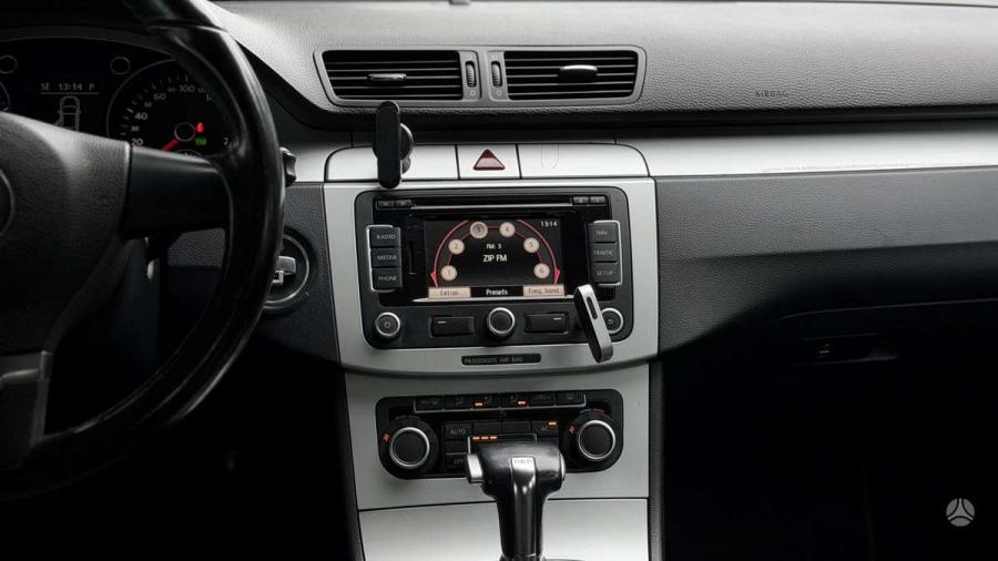 Black Volkswagen CC / Passat CC 2010 in Vilnius, with an engine capacity of 1.80 L and mileage of 279 thousand km for 2150 €, photo 11 on AUTOMOTO.COM.LV