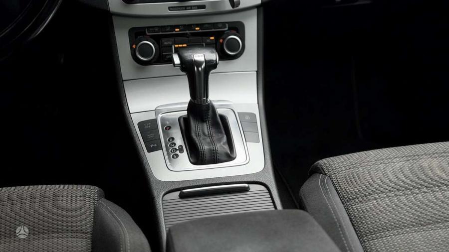 Black Volkswagen CC / Passat CC 2010 in Vilnius, with an engine capacity of 1.80 L and mileage of 279 thousand km for 2150 €, photo 12 on AUTOMOTO.COM.LV