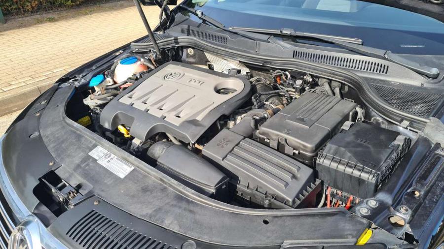 Black Volkswagen CC / Passat CC 2013 in Klaipeda, with an engine capacity of 1.97 L and mileage of 244 thousand km for 8500 €, photo 8 on AUTOMOTO.COM.LV