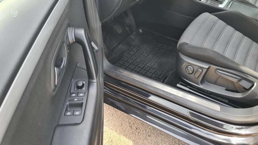 Black Volkswagen CC / Passat CC 2013 in Klaipeda, with an engine capacity of 1.97 L and mileage of 244 thousand km for 8500 €, photo 10 on AUTOMOTO.COM.LV
