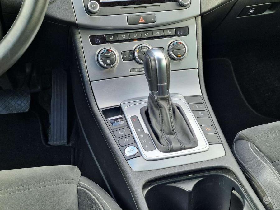 Black Volkswagen CC / Passat CC 2014 in Vilnius, with an engine capacity of 1.97 L and mileage of 299 thousand km for 7650 €, photo 17 on AUTOMOTO.COM.LV