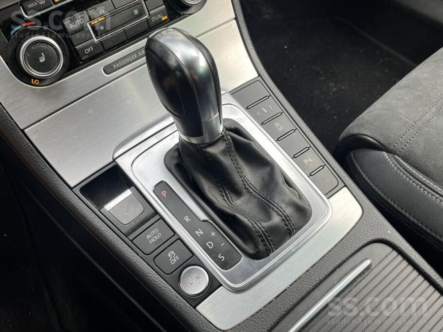 Zils Volkswagen CC / Passat CC 2011 Rīga, ar dzinēja tilpumu 2.00 L un nobraukumu 285 tūkst. km par 2990 €, foto 9 vietnē AUTOMOTO.COM.LV