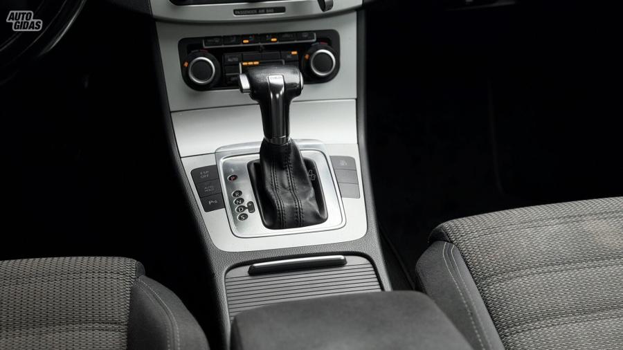 Volkswagen CC / Passat CC 2010 in Vilnius, with an engine capacity of 1.80 L and mileage of 279 thousand km for 2350 €, photo 12 on AUTOMOTO.COM.LV
