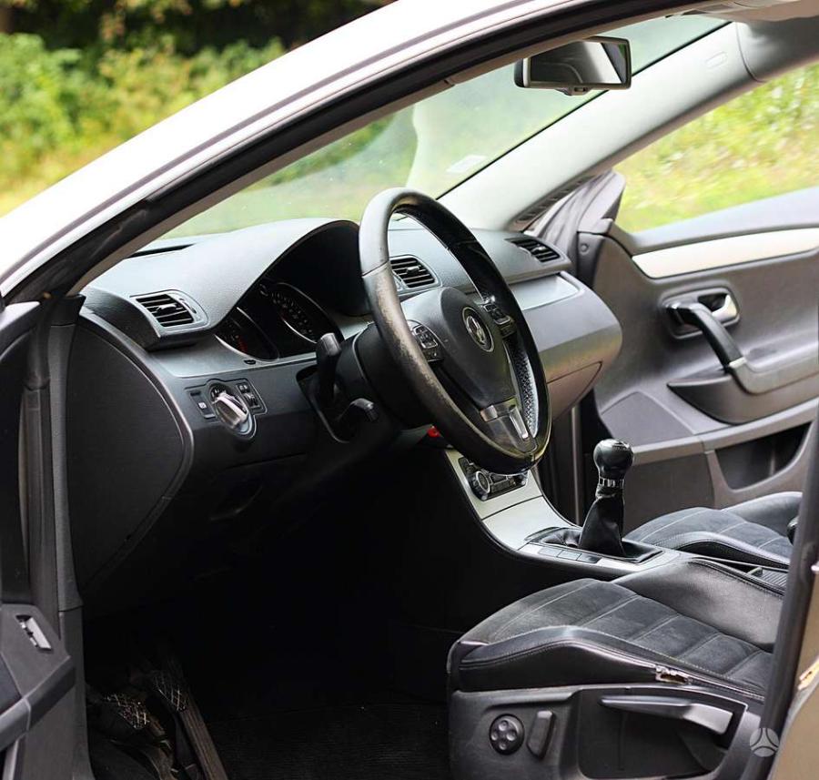 Серый Фольксваген CC / Passat CC 2009 в Кретинга, объемом двигателя 1.97 л и пробегом 300 тыс. км за 2800 €, фото 13 на AUTOMOTO.COM.LV