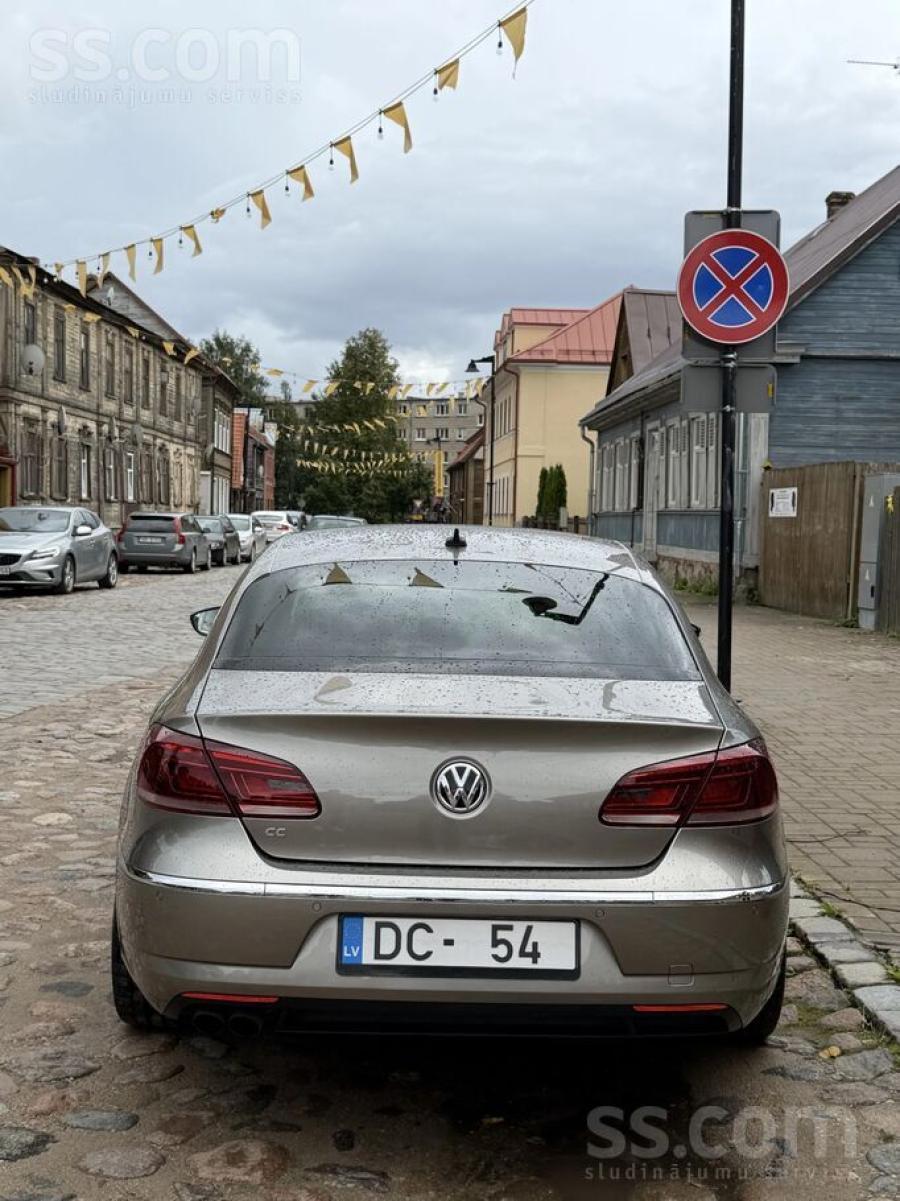 Grey Volkswagen CC / Passat CC 2012 in Jelgava, with an engine capacity of 2.00 L and mileage of 291 thousand km for 9300 €, photo 4 on AUTOMOTO.COM.LV