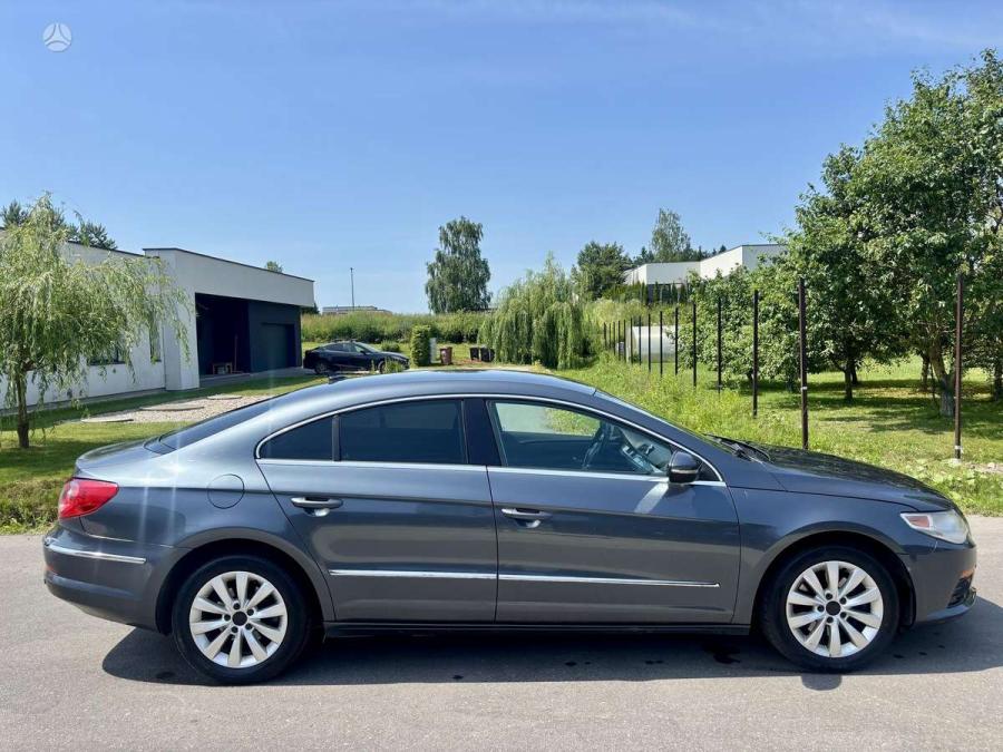 Grey Volkswagen CC / Passat CC 2009 in Vilnius, with an engine capacity of 1.98 L and mileage of 236 thousand km for 3500 €, photo 3 on AUTOMOTO.COM.LV