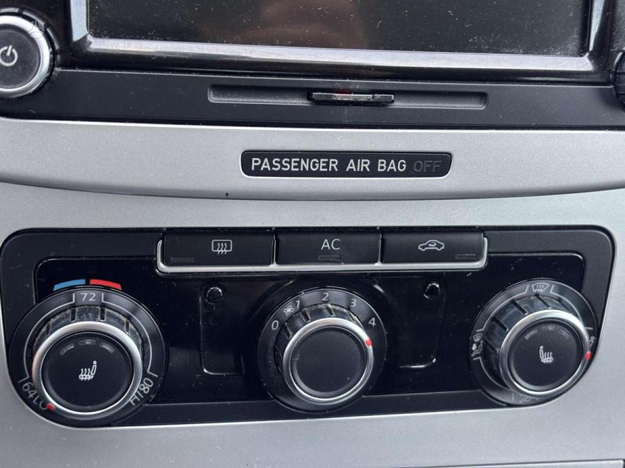 Grey Volkswagen CC / Passat CC 2009 in Vilnius, with an engine capacity of 1.98 L and mileage of 236 thousand km for 3500 €, photo 11 on AUTOMOTO.COM.LV