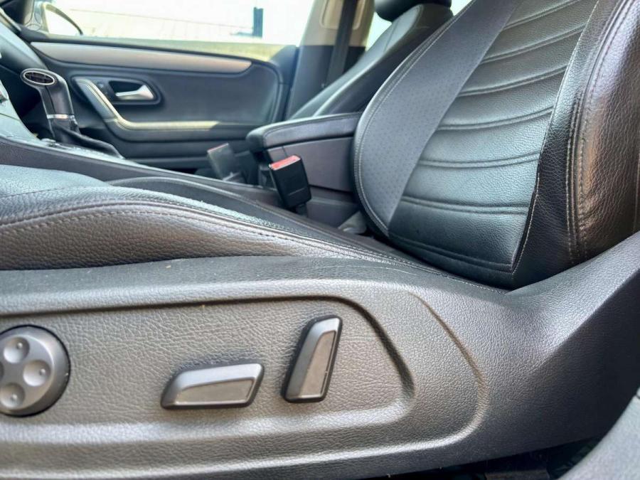 Grey Volkswagen CC / Passat CC 2009 in Vilnius, with an engine capacity of 1.98 L and mileage of 236 thousand km for 3500 €, photo 12 on AUTOMOTO.COM.LV