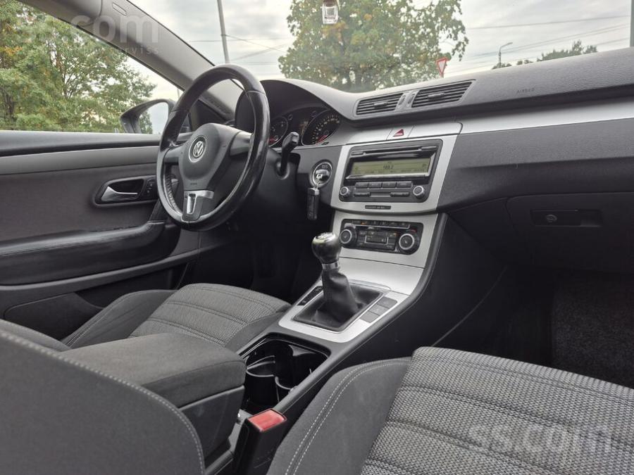 Pelēks Volkswagen CC / Passat CC 2009 Rīga, ar dzinēja tilpumu 2.00 L un nobraukumu 290 tūkst. km par 3900 €, foto 13 vietnē AUTOMOTO.COM.LV