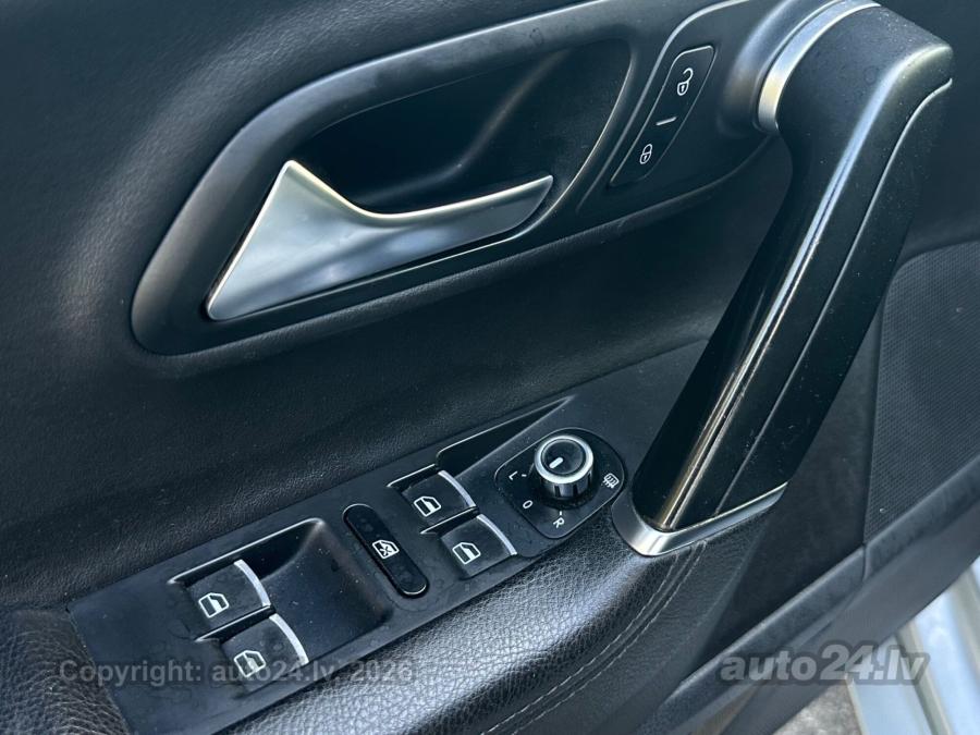 Grey Volkswagen CC / Passat CC 2013 in Tallinn, with an engine capacity of 2.00 L and mileage of 327 thousand km for 5990 €, photo 15 on AUTOMOTO.COM.LV