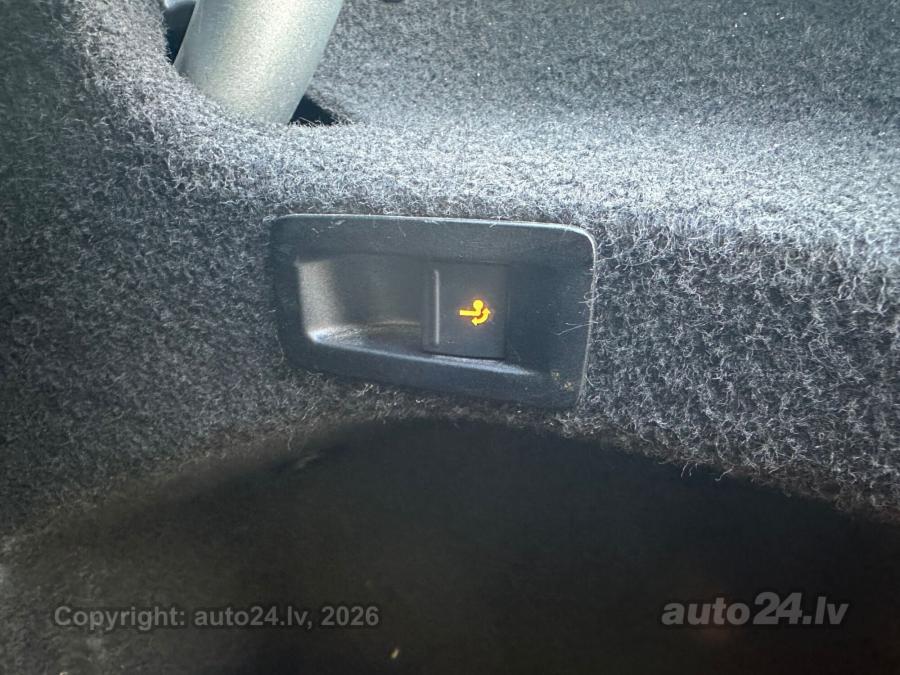Grey Volkswagen CC / Passat CC 2013 in Tallinn, with an engine capacity of 2.00 L and mileage of 327 thousand km for 5990 €, photo 18 on AUTOMOTO.COM.LV