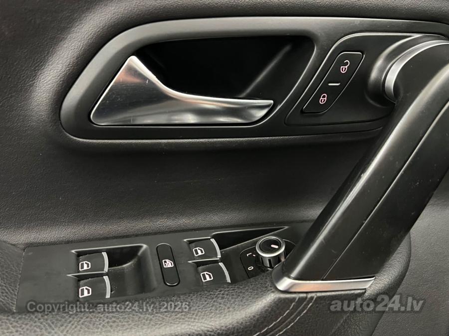 Pelēks Volkswagen CC / Passat CC 2013 Pērnava, ar dzinēja tilpumu 2.00 L un nobraukumu 266 tūkst. km par 7490 €, foto 12 vietnē AUTOMOTO.COM.LV