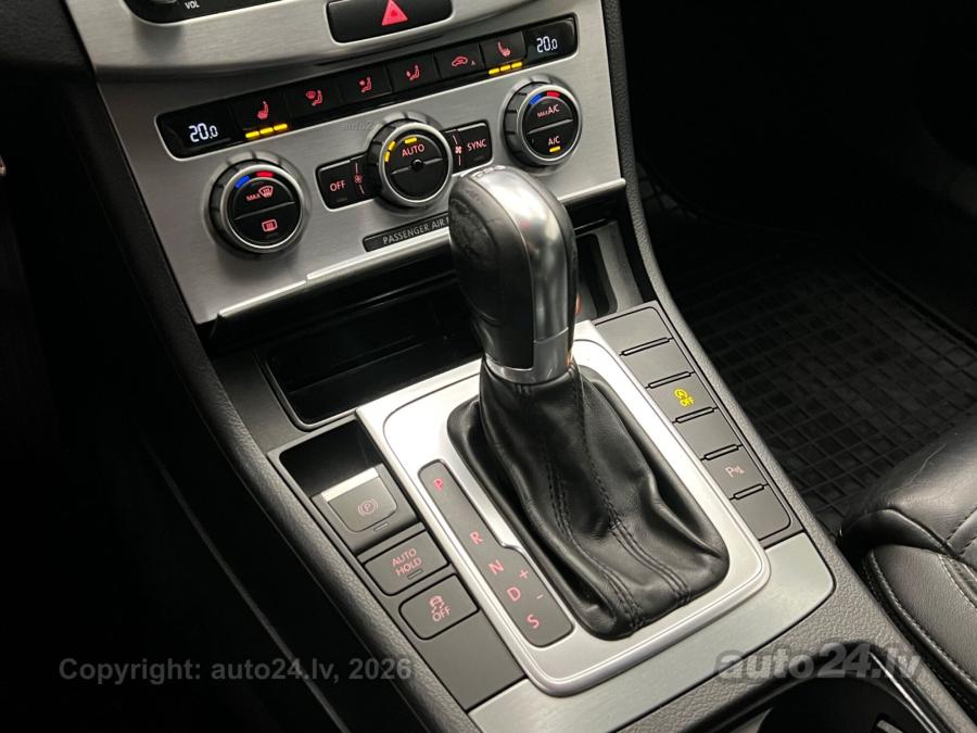 Pelēks Volkswagen CC / Passat CC 2013 Pērnava, ar dzinēja tilpumu 2.00 L un nobraukumu 266 tūkst. km par 7490 €, foto 21 vietnē AUTOMOTO.COM.LV