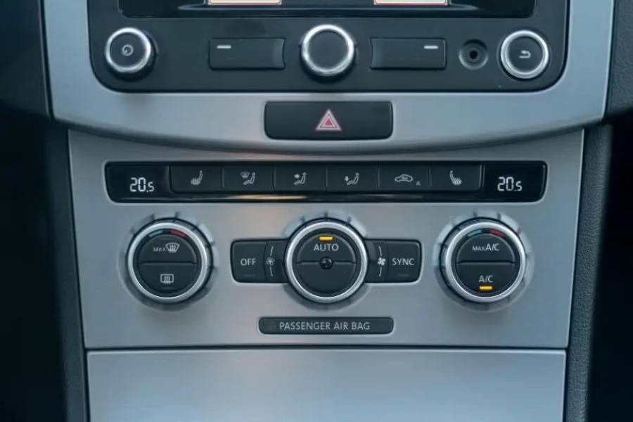 Grey Volkswagen CC / Passat CC 2014 in Liepaja, with an engine capacity of 2.00 L and mileage of 269 thousand km for 12800 €, photo 16 on AUTOMOTO.COM.LV