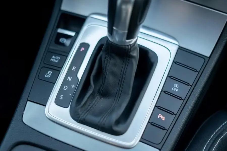 Grey Volkswagen CC / Passat CC 2014 in Liepaja, with an engine capacity of 2.00 L and mileage of 269 thousand km for 12800 €, photo 18 on AUTOMOTO.COM.LV