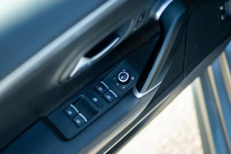 Grey Volkswagen CC / Passat CC 2014 in Liepaja, with an engine capacity of 2.00 L and mileage of 269 thousand km for 12800 €, photo 21 on AUTOMOTO.COM.LV