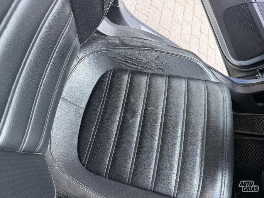 Volkswagen CC / Passat CC 2013 in Vilnius, with an engine capacity of 2.00 L and mileage of 193 thousand km for 4400 €, photo 17 on AUTOMOTO.COM.LV