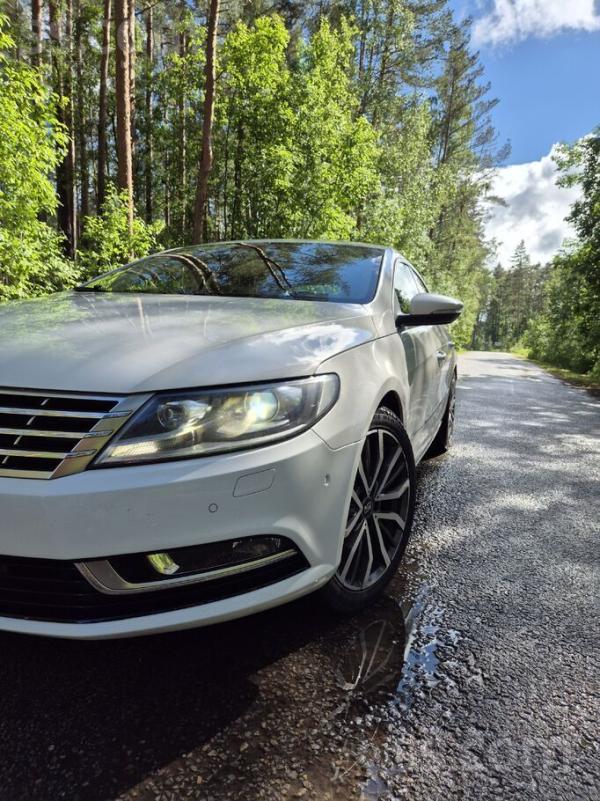 White Volkswagen CC / Passat CC 2012 in Riga, with an engine capacity of 2.00 L and mileage of 337 thousand km for 7400 €, photo 3 on AUTOMOTO.COM.LV