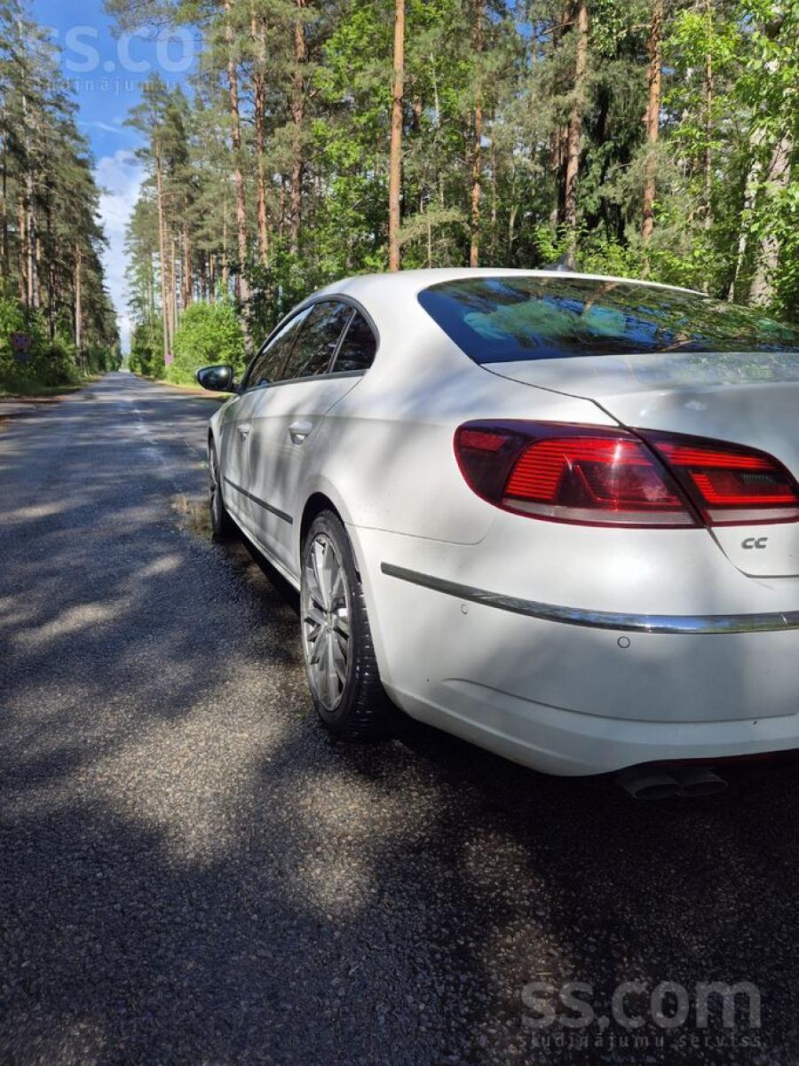 White Volkswagen CC / Passat CC 2012 in Riga, with an engine capacity of 2.00 L and mileage of 337 thousand km for 7400 €, photo 6 on AUTOMOTO.COM.LV
