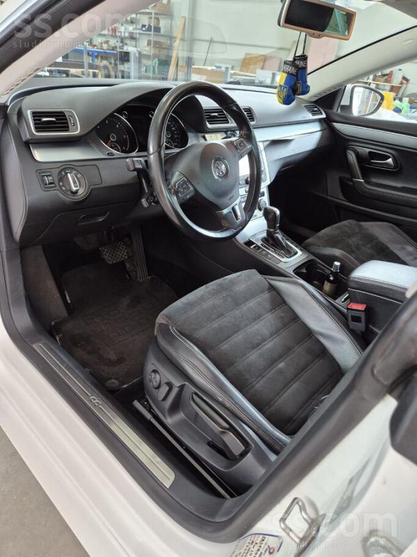 White Volkswagen CC / Passat CC 2012 in Riga, with an engine capacity of 2.00 L and mileage of 337 thousand km for 7400 €, photo 8 on AUTOMOTO.COM.LV