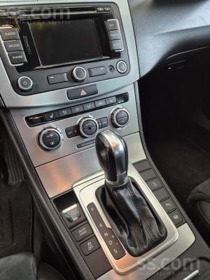 White Volkswagen CC / Passat CC 2012 in Riga, with an engine capacity of 2.00 L and mileage of 337 thousand km for 7400 €, photo 13 on AUTOMOTO.COM.LV