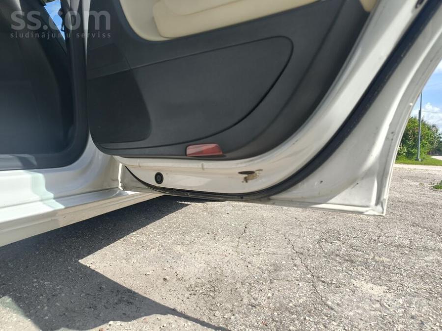 Balts Volkswagen CC / Passat CC 2012 Talsi, ar dzinēja tilpumu 2.00 L un nobraukumu 144 tūkst. km par 3290 €, foto 11 vietnē AUTOMOTO.COM.LV