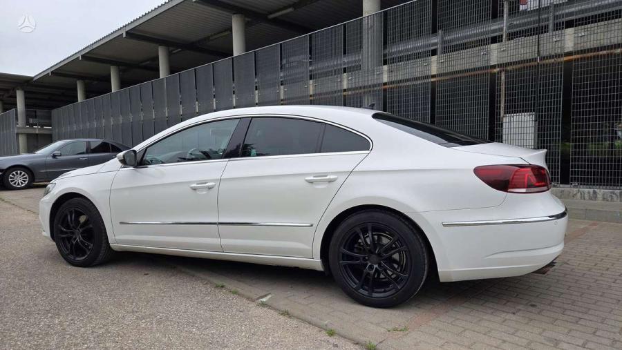 White Volkswagen CC / Passat CC 2012 in Kaunas, with an engine capacity of 1.39 L and mileage of 299 thousand km for 5200 €, photo 4 on AUTOMOTO.COM.LV
